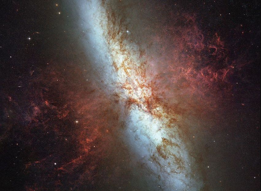 M82 - The Cigar Galaxy: Type, Age, Size, Diameter, Mass, Location, Fac